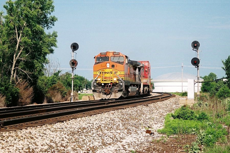 BNSF 4869 east